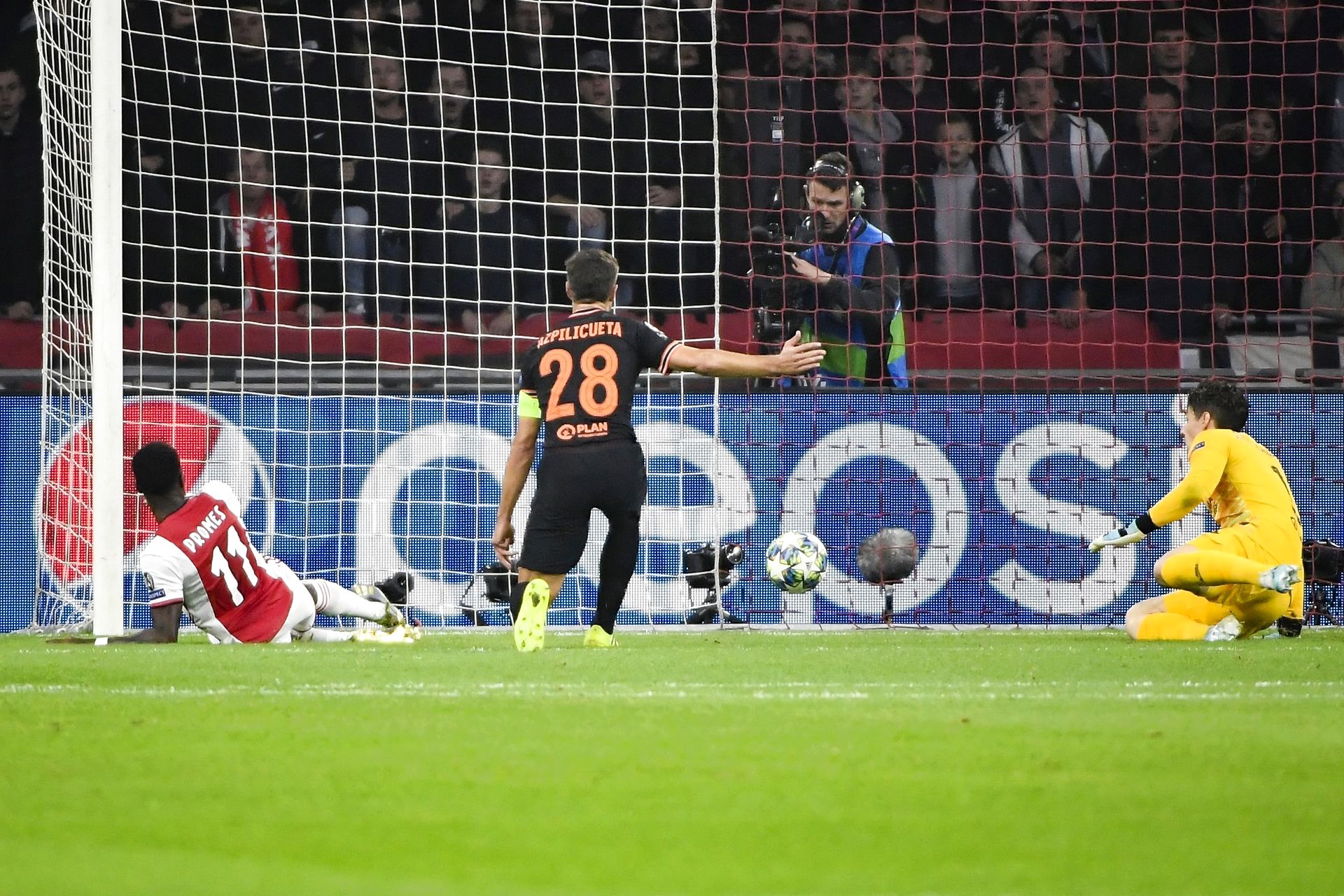 Premier League-keeper kan skifte til midterhold