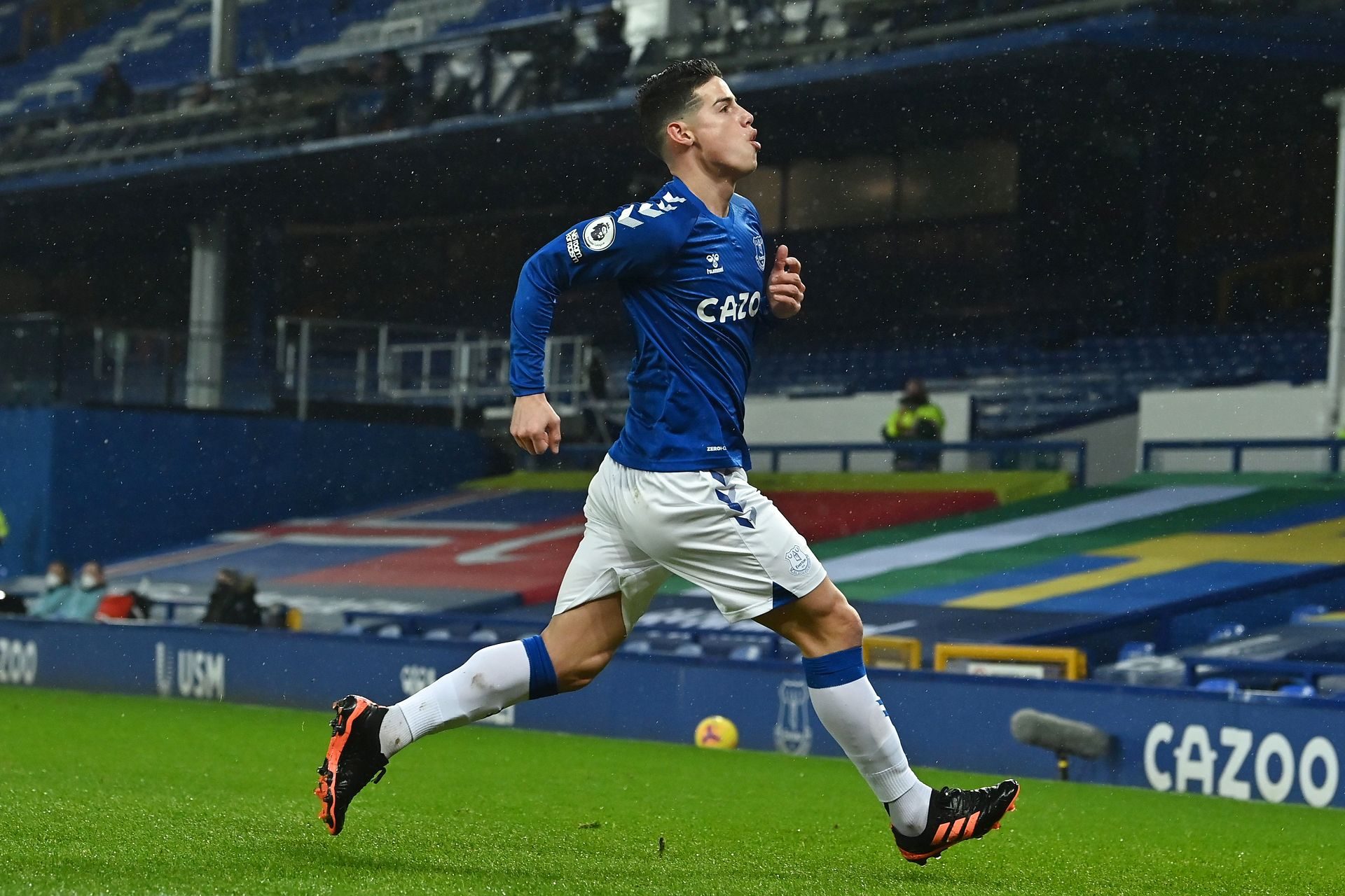 James med drømmescoring - Schmeichel er chanceløs!