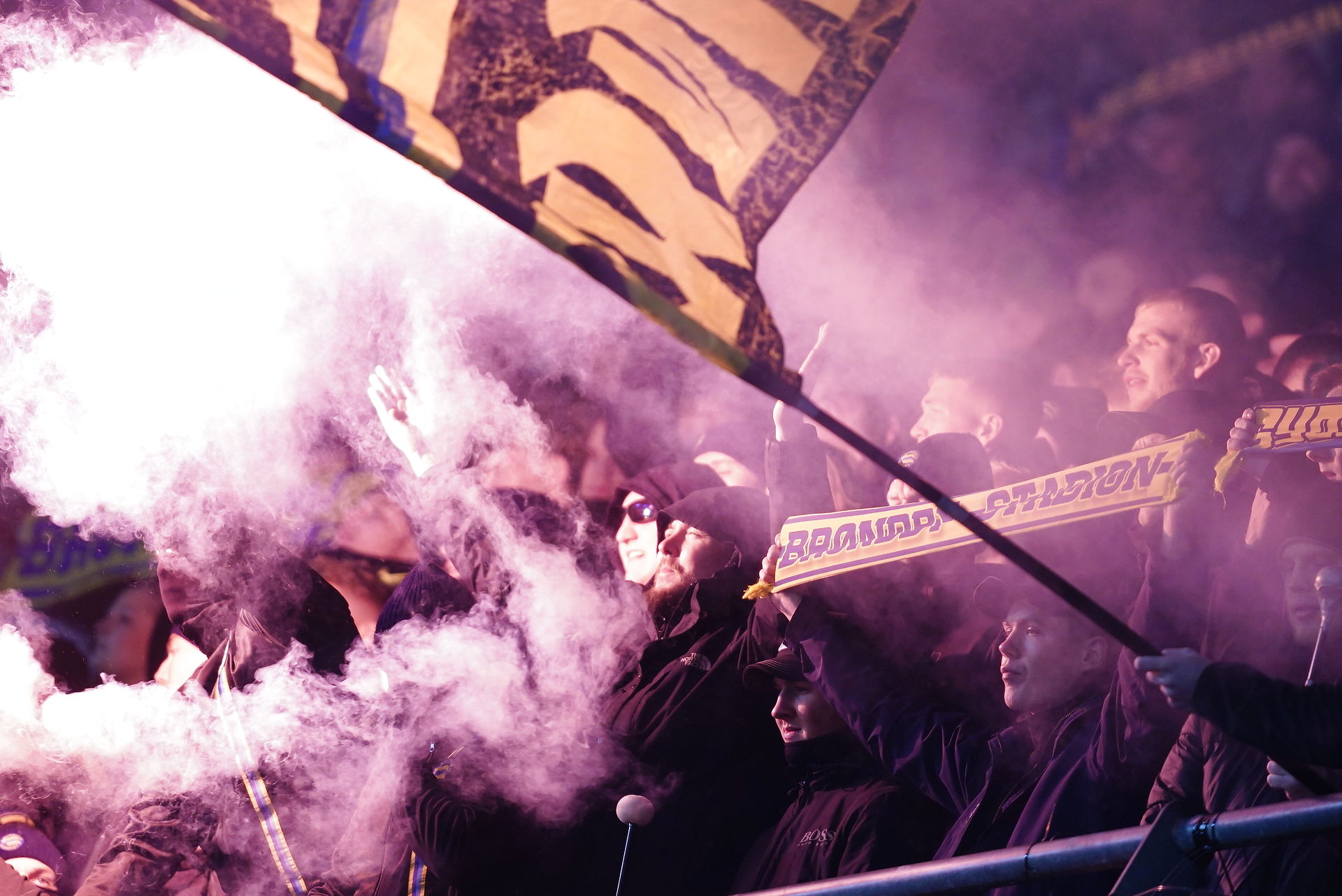 Brøndby-fans amok: Vanvittigt pyroshow